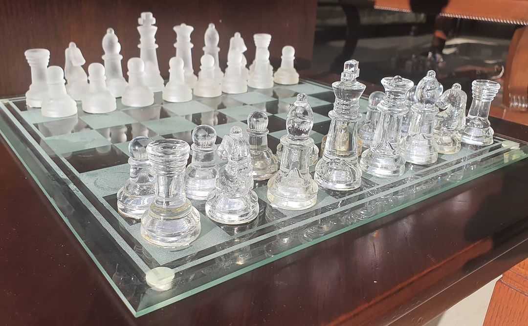 Glass Chess – chessleb